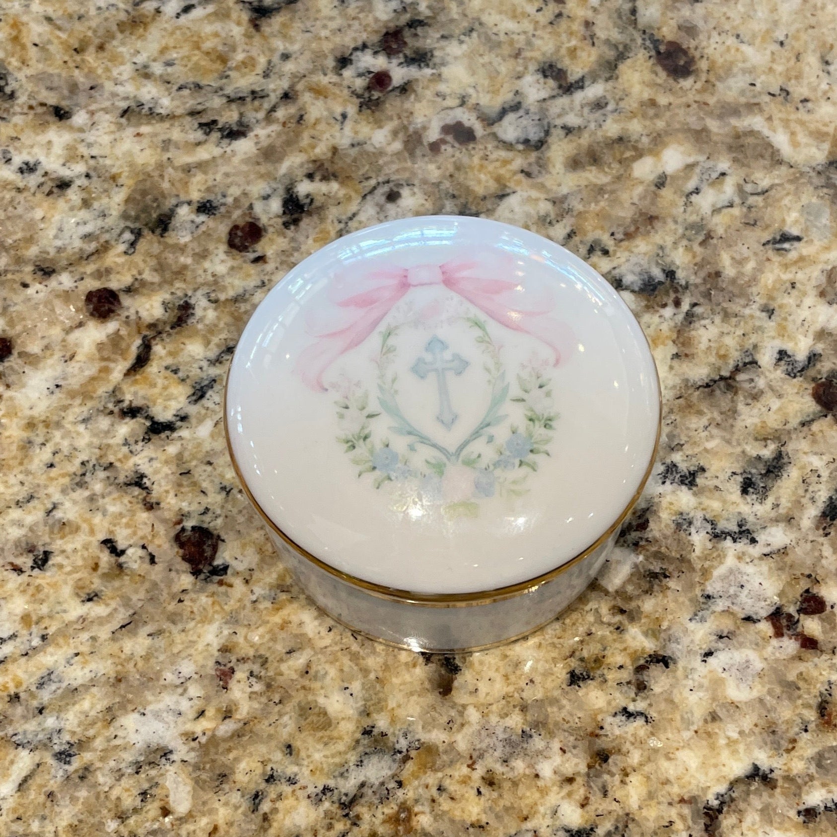 Cross Gold Rim Pill Box – Cole and Co.